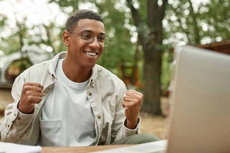 Advantages & Disadvantages Of Distance Learning